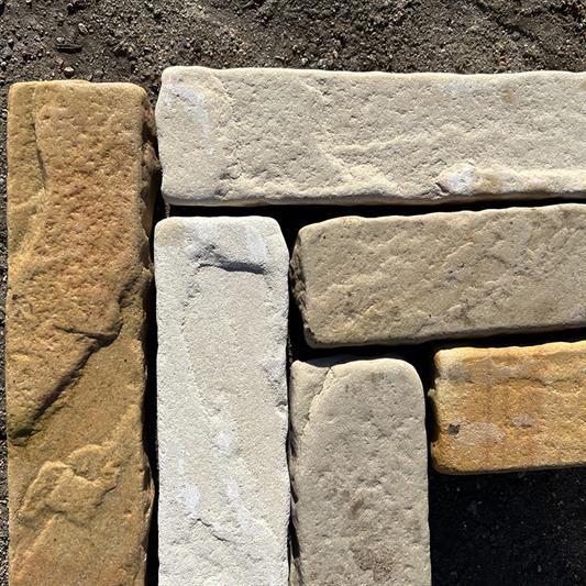 Sildebensmønster i smuk sandsten